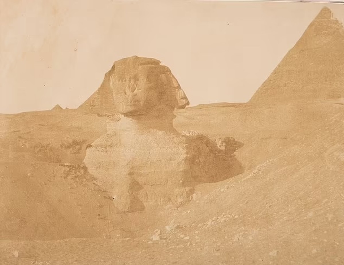 Rara fotografia da Esfinge, feita quando ela ainda estava enterrada na ...