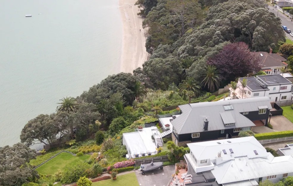 Rita Ora e seu marido Taika Waititi compram mansão de R$ 30 milhões na ...