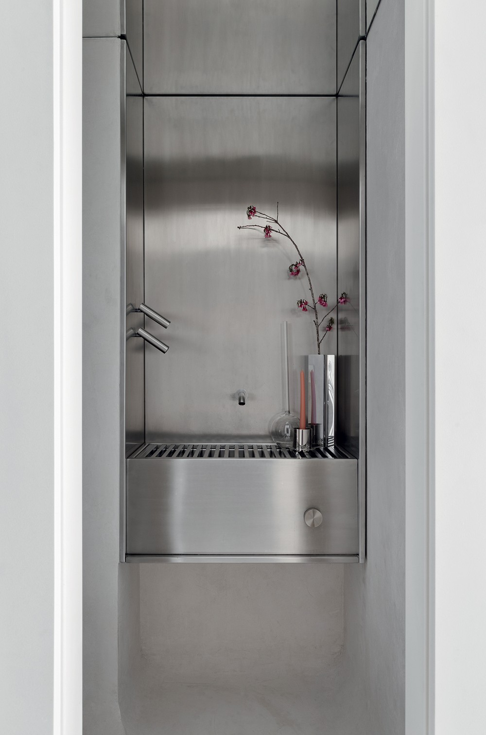 Inox, madeira e concreto "imperfeito" marcam apartamento de 155 m² ...