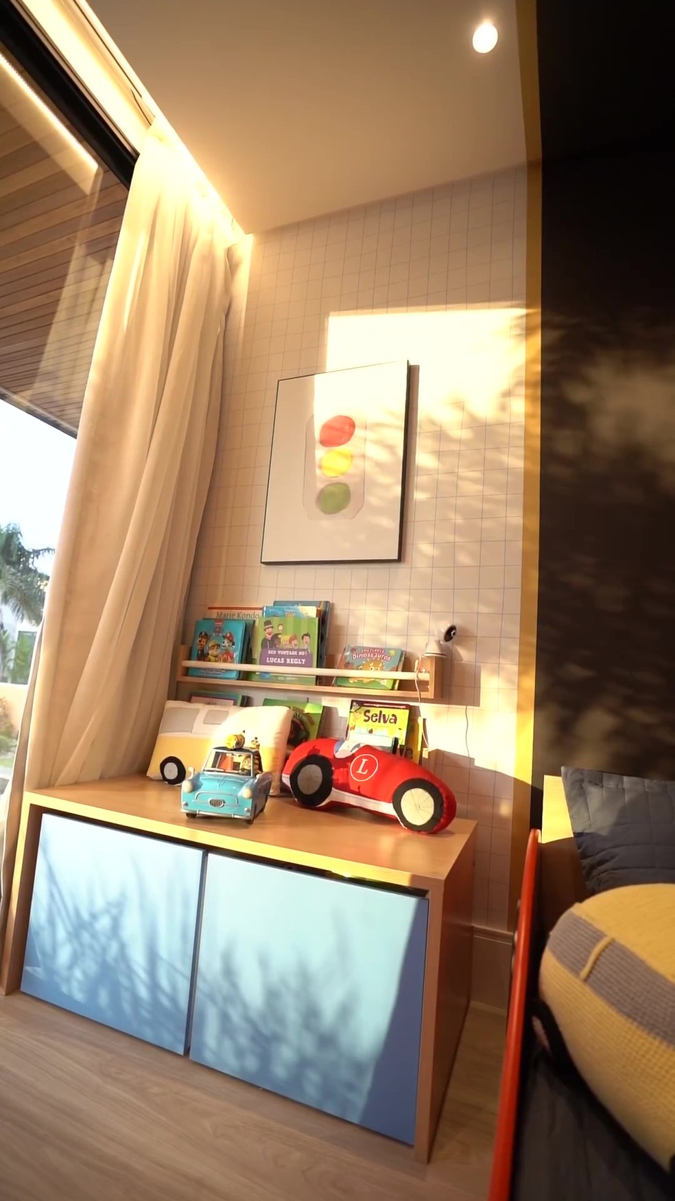 Evelyn Regly faz tour pelo quarto do filho mais velho com decoração ...