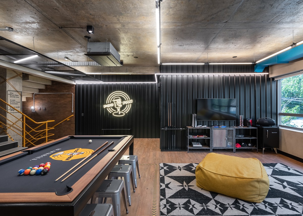 Podpah abre os bastidores: veja como é a sede do podcast brasileiro