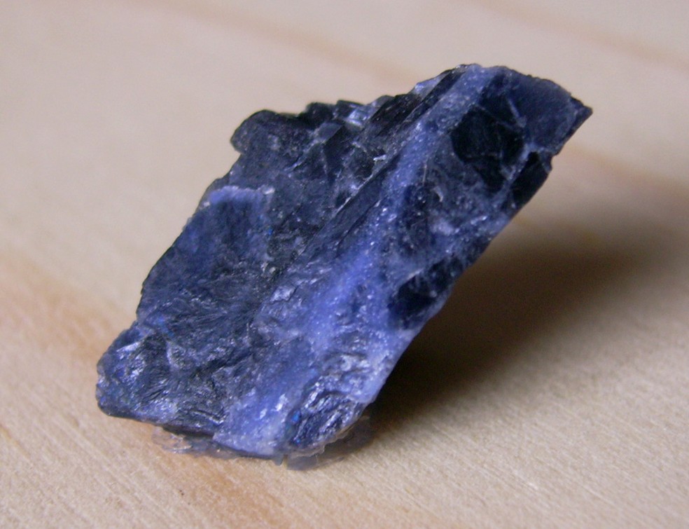 Sodalita: como usar a pedra azul para atrair criatividade e intuição