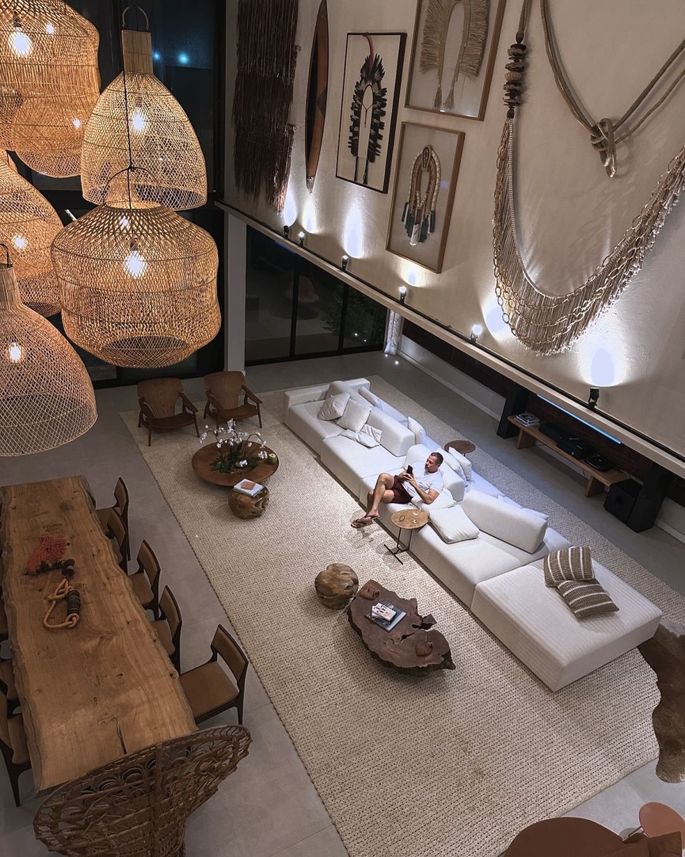 Malvino Salvador mostra detalhes de mansão luxuosa em Fortaleza usada ...