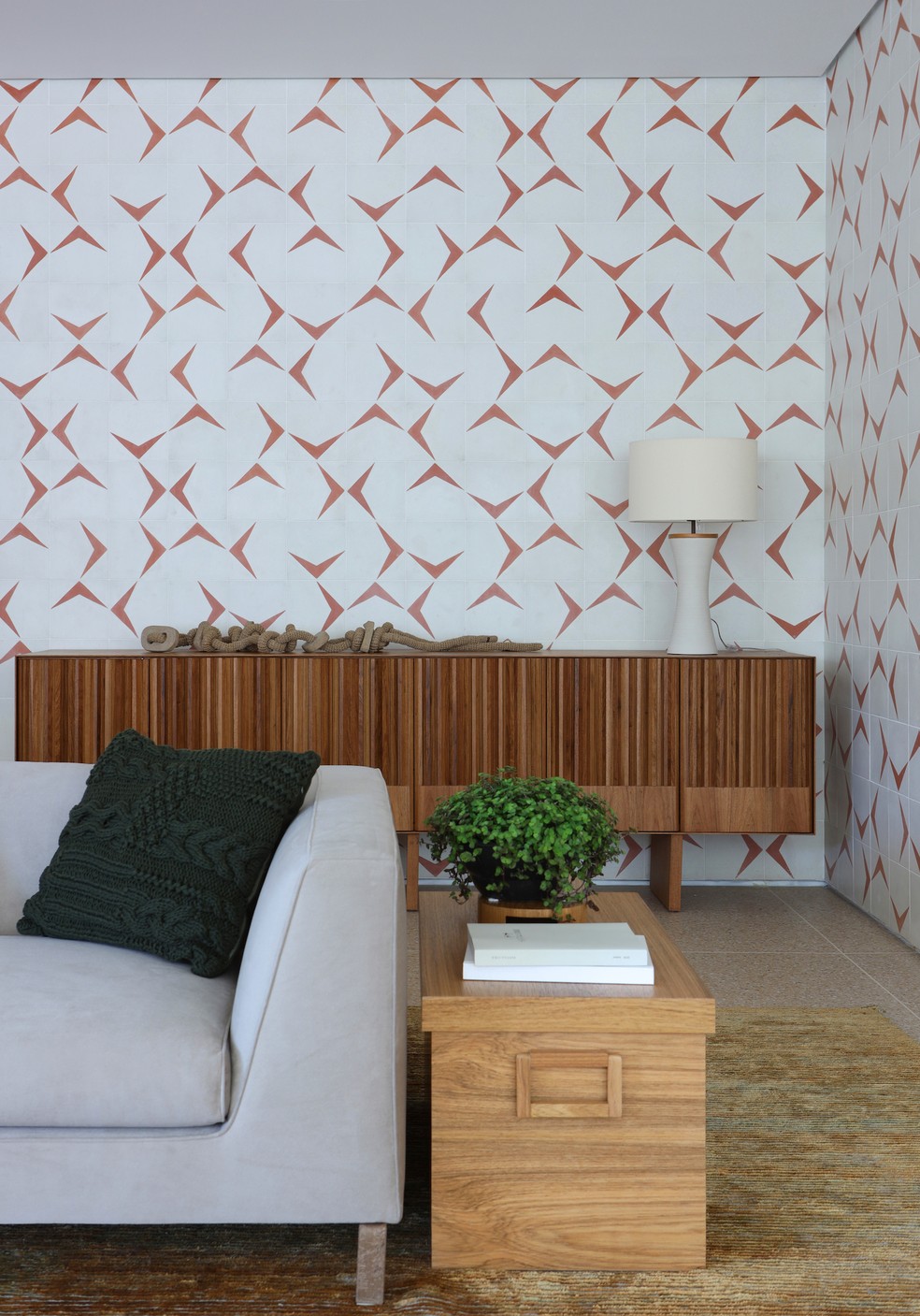 Reforma preserva estética e configuração de casa construída em 1970 ...