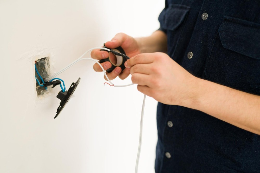 Como instalar tomada com interruptor? Veja passos que garantem segurança