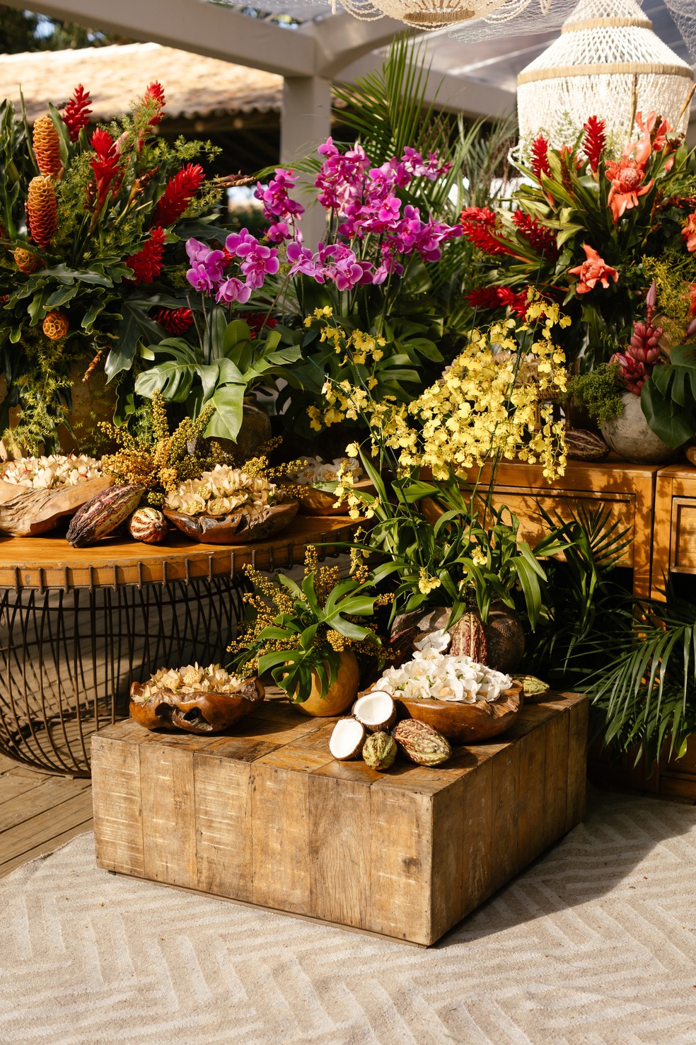 Arranjo de flores tropicais: aprenda a fazer para decorar a casa no verão