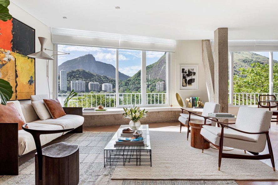 Cobertura dúplex valoriza área social e piscina para curtir icônica ...