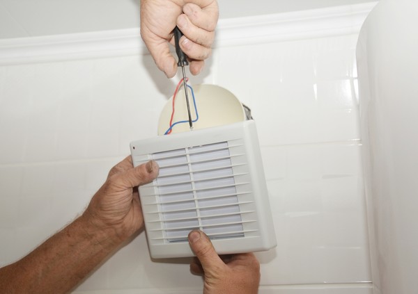 Exaustor no banheiro: o que é, como funciona, modelos, quando usar e ...