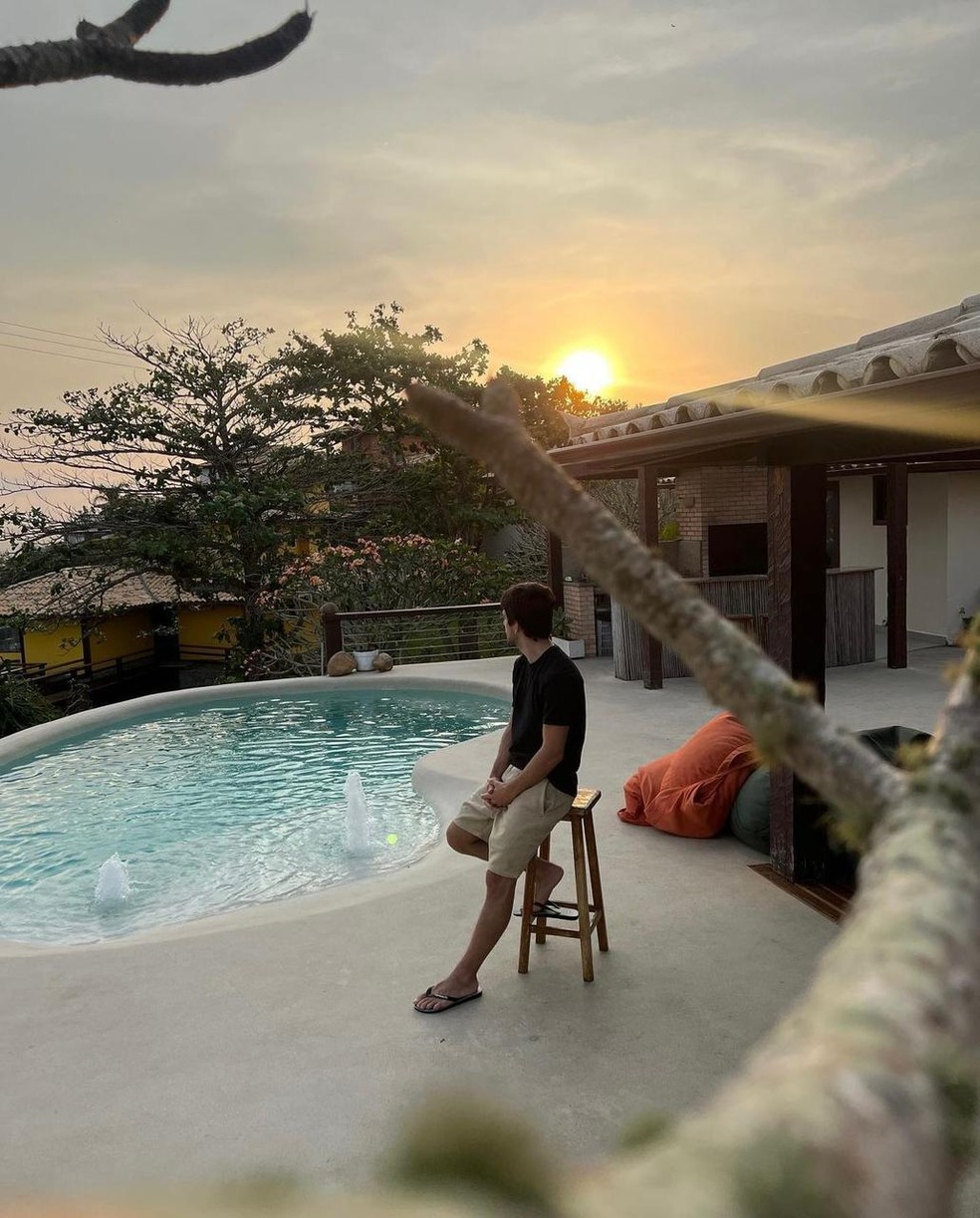 Daniel Rangel curte viagem para Búzios em mansão luxuosa com diárias de ...