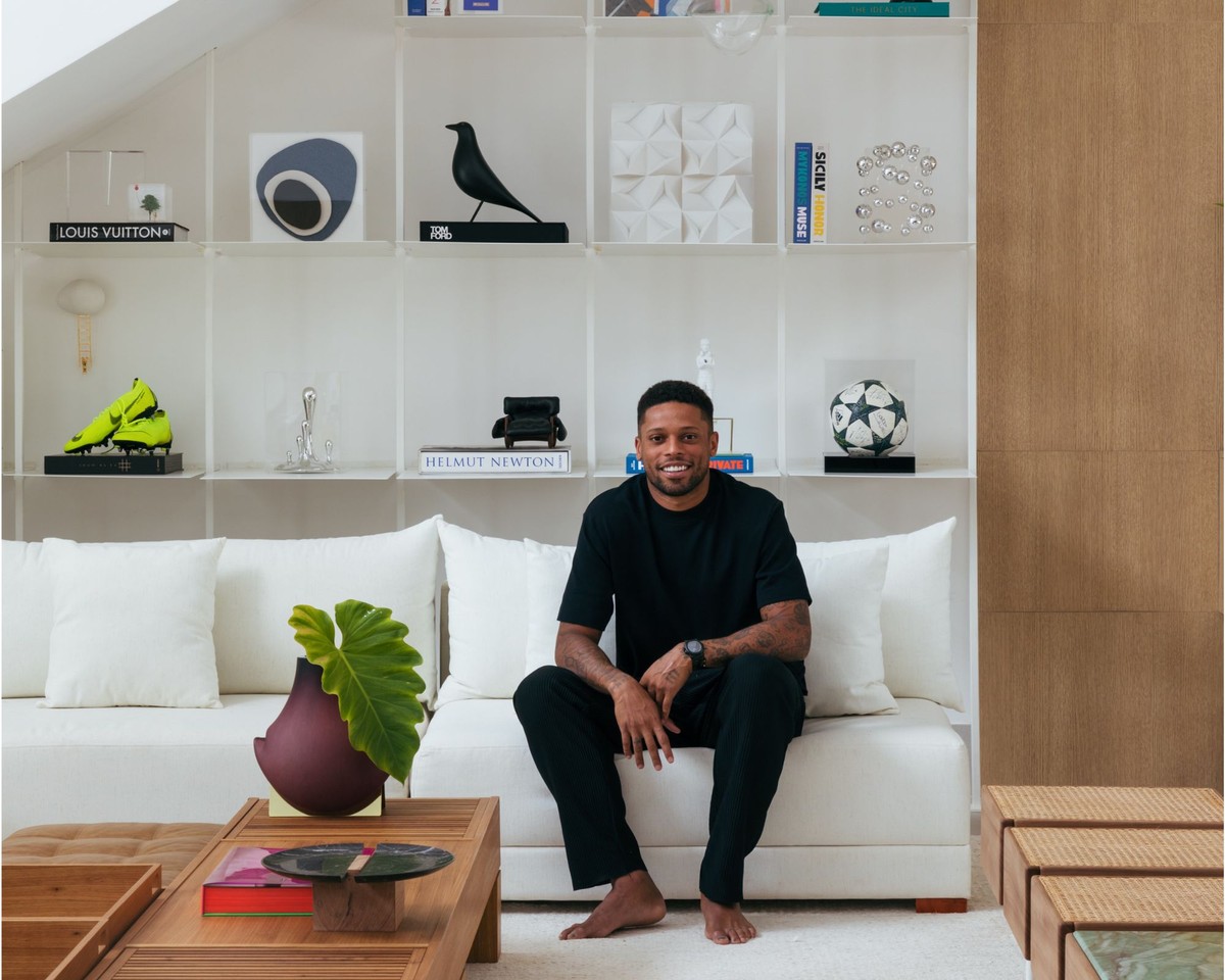 Mansão de 750 m² do jogador André Felipe, no RJ, tem décor cheio de ...