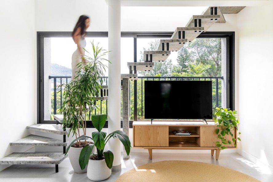 Estúdio de 44 m² parece maior graças à decoração leve com toques ...