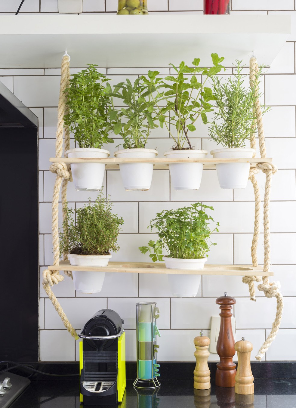 Ideias de horta suspensa: confira 10 inspirações para ter uma em casa!