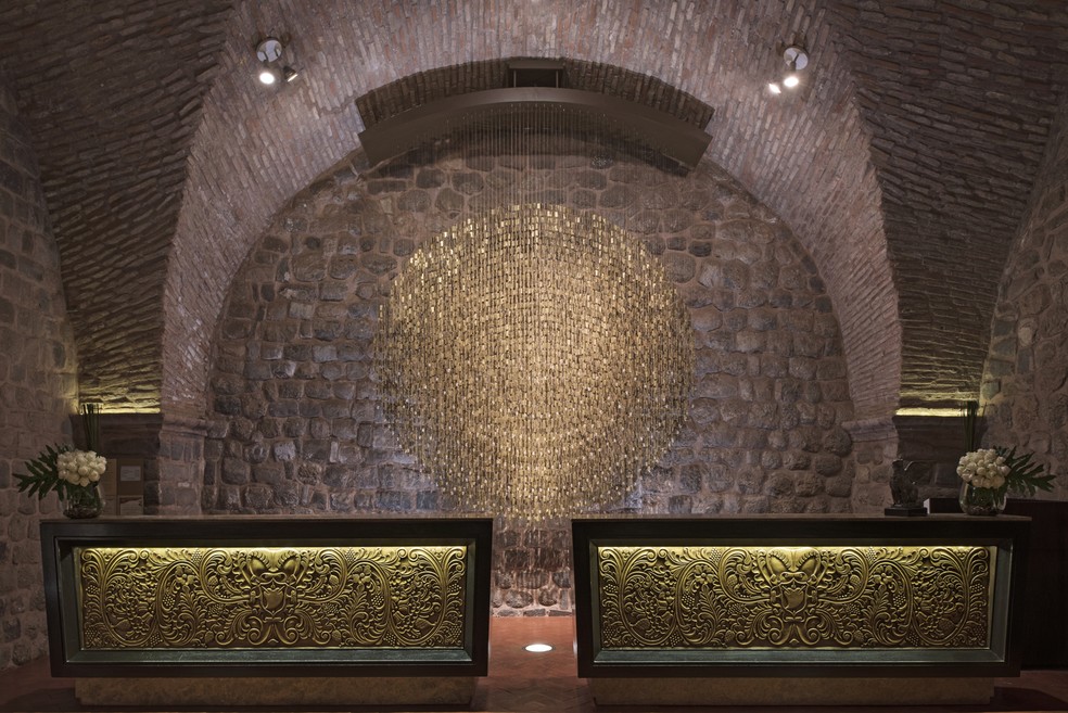 Hotel em Cusco funciona em antigo convento e preserva muros do Império Inca