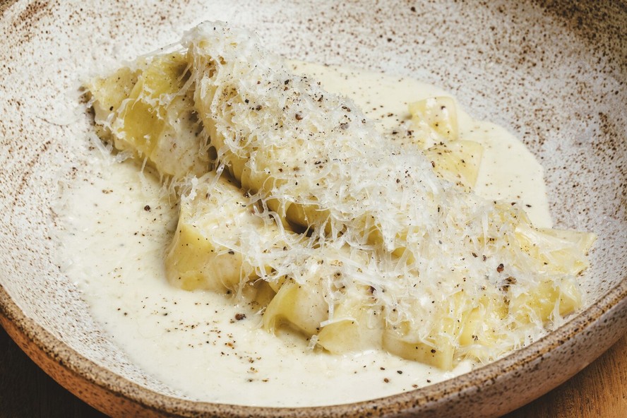 Como fazer pappardelle cremoso com queijo tulha e pimenta-do-reino