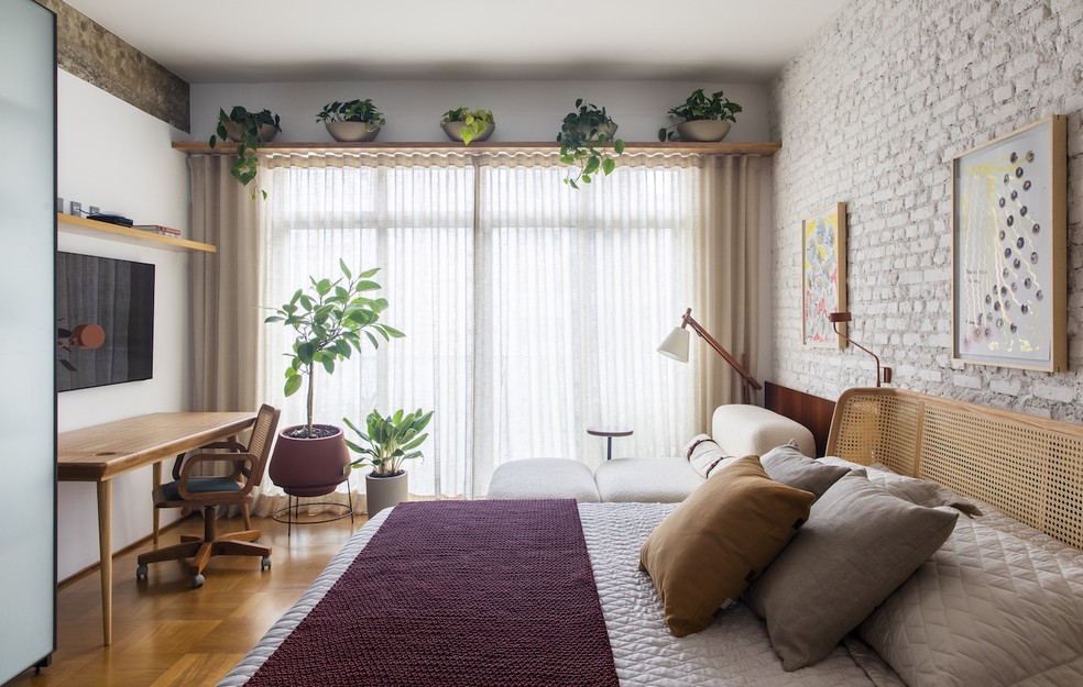 Apartamento reformado reflete apreço dos moradores por arte e convívio ...