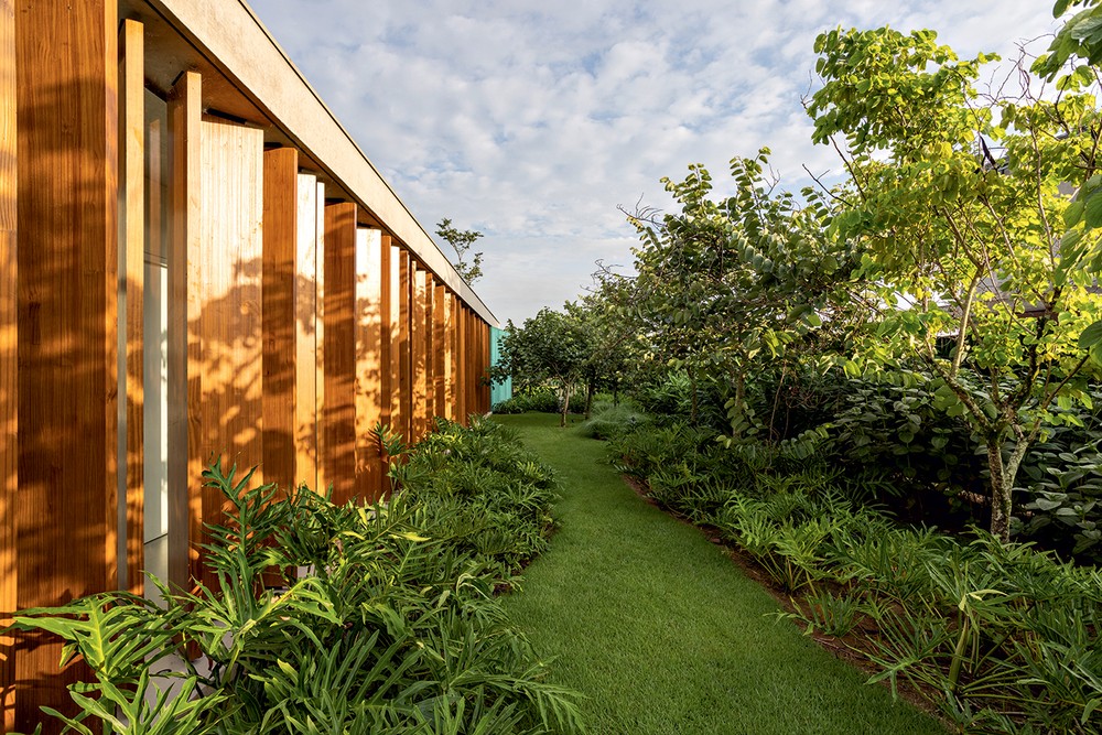 20 ideias para compor com charme o corredor externo de casa | Decoração ...