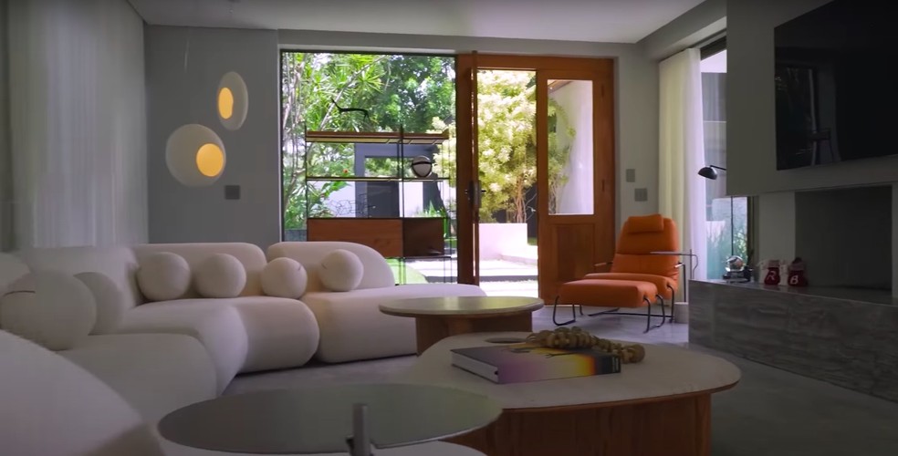 Lucas Rangel faz tour pela sua nova mansão com decoração minimalista e ...