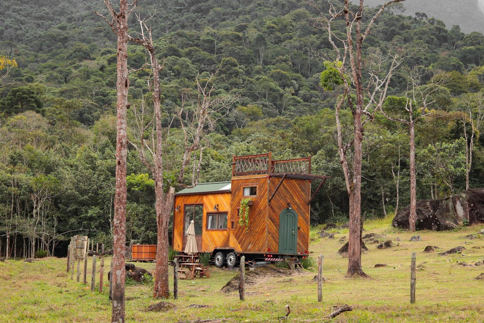 Microcasa itinerante oferece viagem analógica em meio à natureza | Viagem | Casa e Jardim
