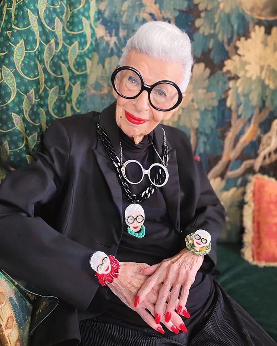 Iris Apfel, ícone da moda e do design, morre aos 102 anos ...