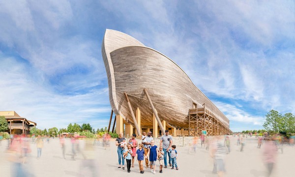 Brasileira visita réplica da Arca de Noé em tamanho real construída nos ...