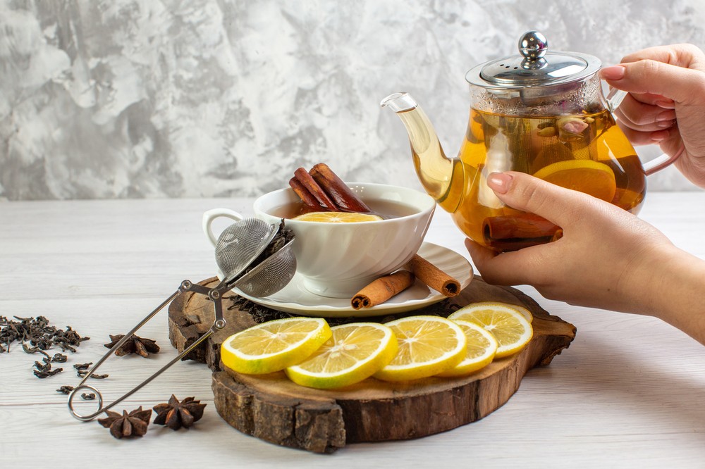 O chá como símbolo de hospitalidade: quando a casa acolhe pelo sabor