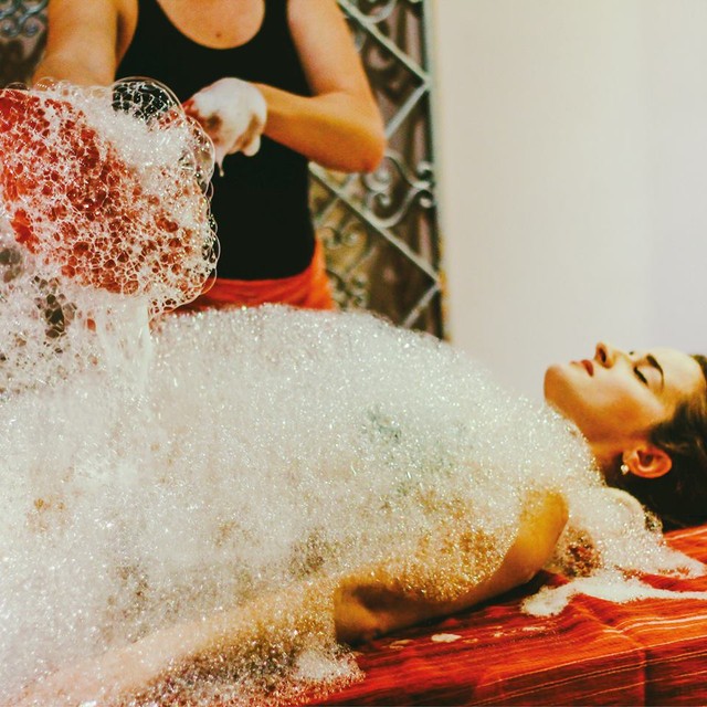 Banho turco: conheça o ritual terapêutico que se popularizou no mundo