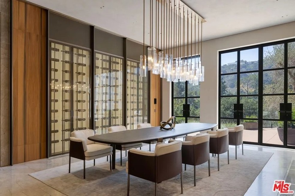 Antiga mansão de Gene Simmons, vocalista da banda Kiss, é reformada e ...