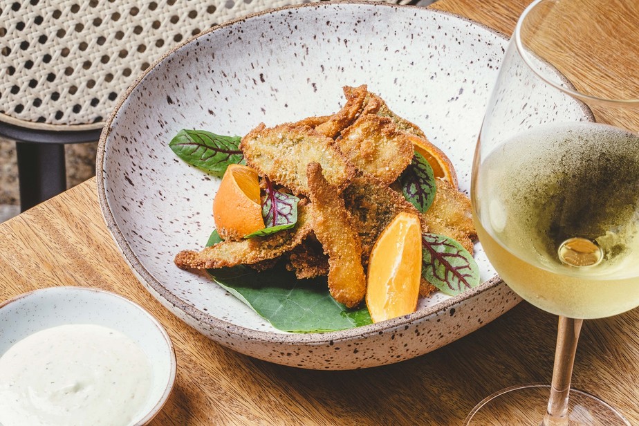 Receita de manjubinha e peixinho da horta à dorê com molho tártaro ...
