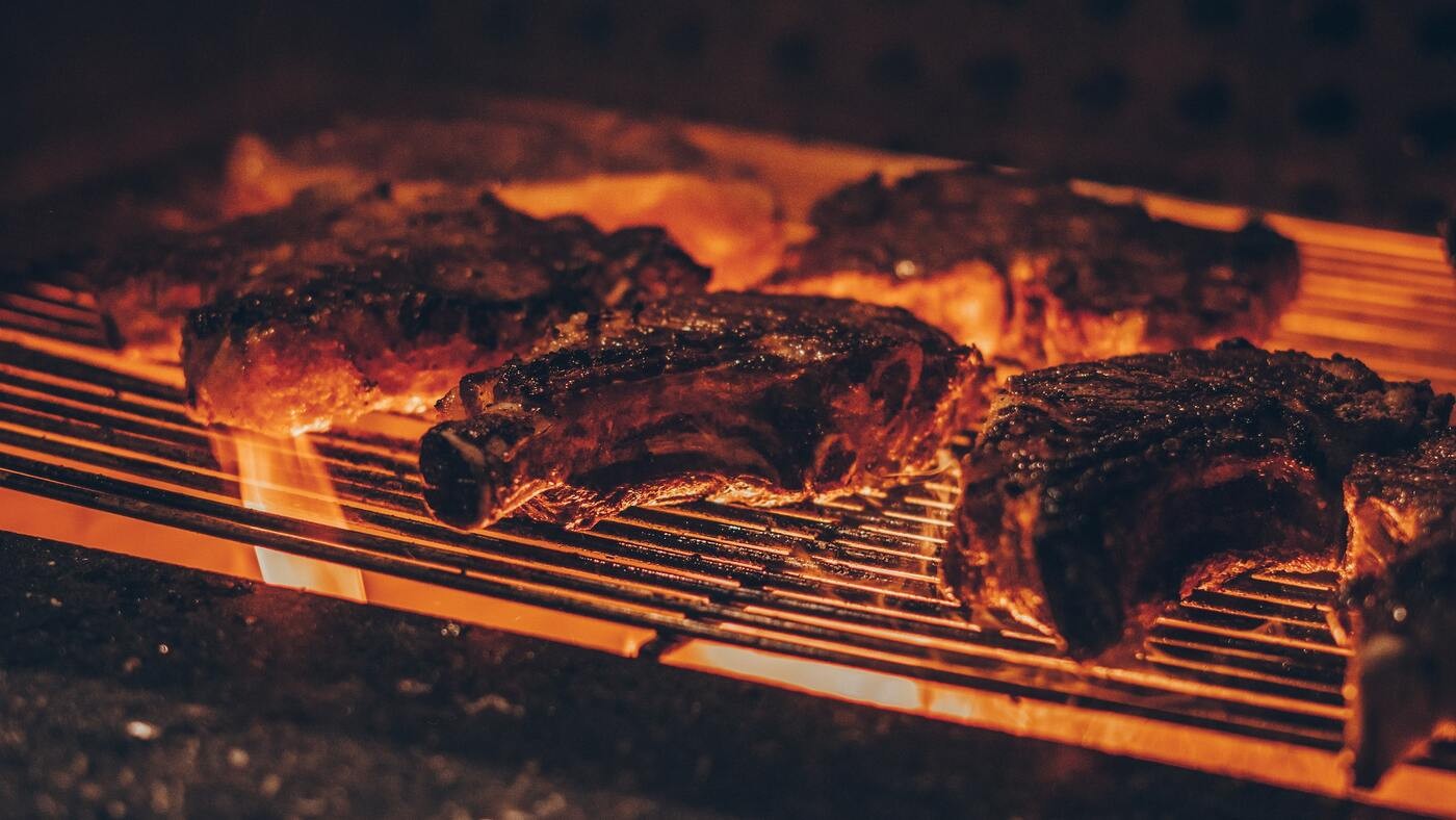 Parrilla: o que é e como conquistou o churrasco dos brasileiros