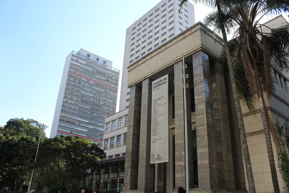 Conheça a história e o projeto arquitetônico da primeira biblioteca de ...