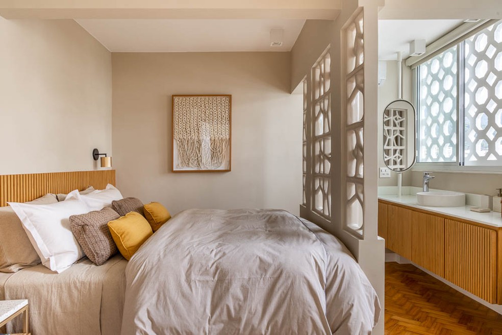 Arquitetura emoldura vista externa em apê carioca repleto de design