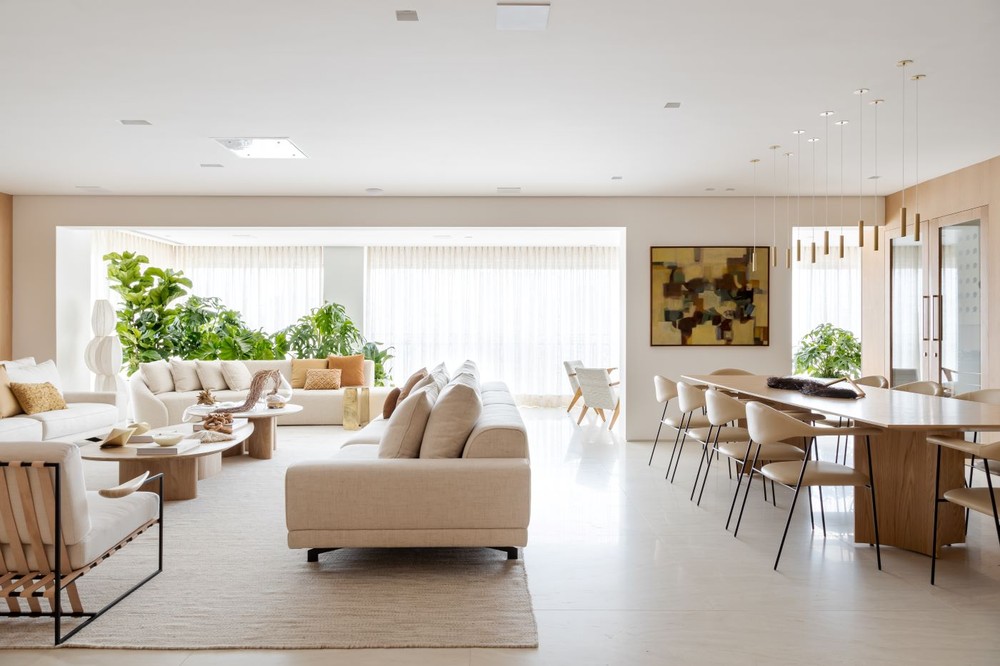 Madeira, design e plantas conferem atmosfera 'cozy' em apê de 370 m²