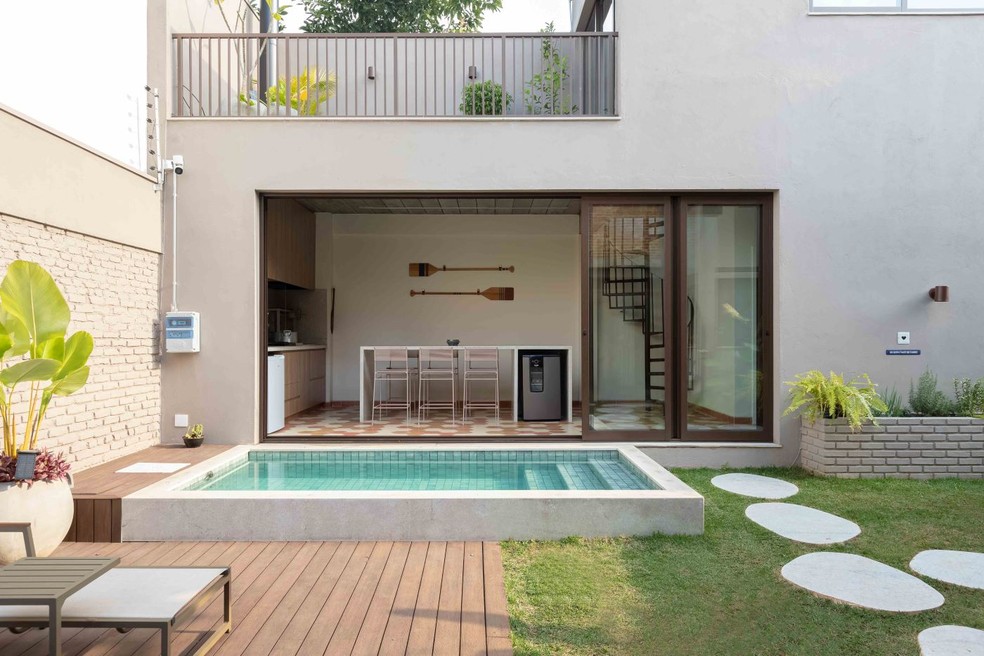 Solário: 8 ambientes repletos de luz e bem-estar para relaxar em casa