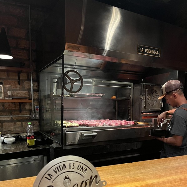 Parrilla: o que é e como conquistou o churrasco dos brasileiros