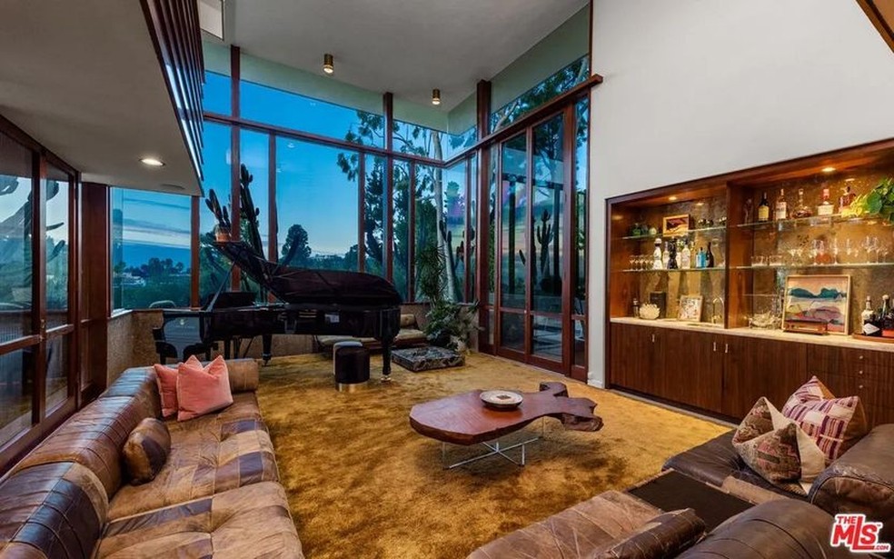 Charlie Puth coloca à venda mansão sua mansão em Beverly Hills por R ...