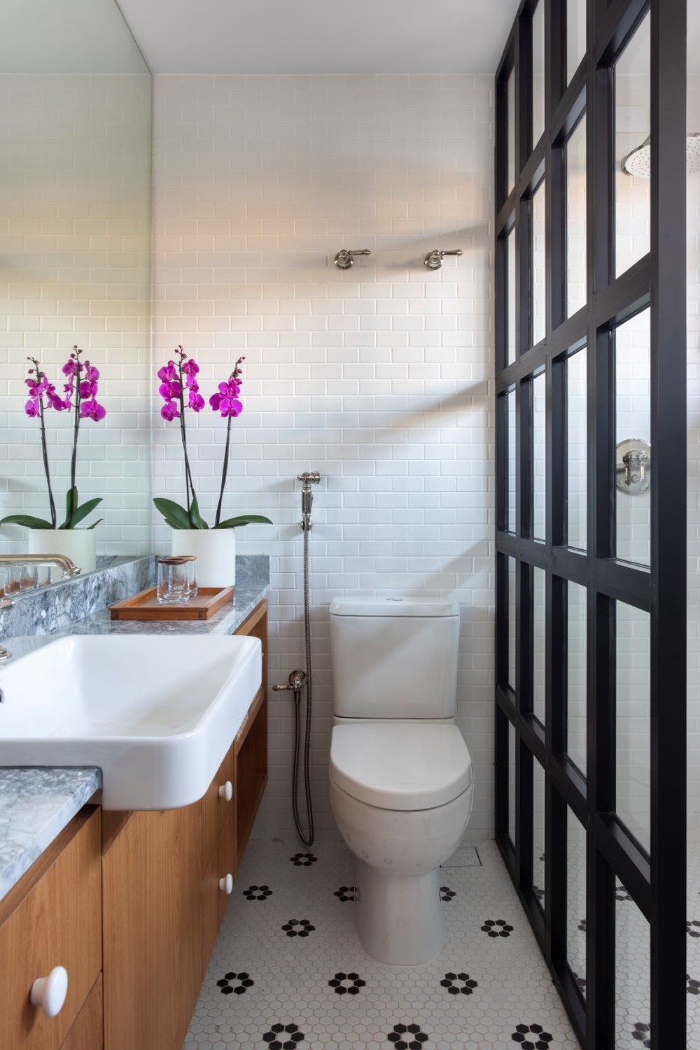 Piso hexagonal no banheiro: cores, materiais + 21 ideias para se inspirar