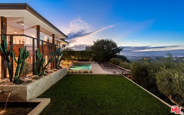 Charlie Puth coloca à venda mansão sua mansão em Beverly Hills por R ...