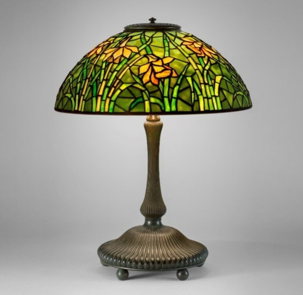 Abajur tiffany: conheça a história da peça produzida manualmente ...