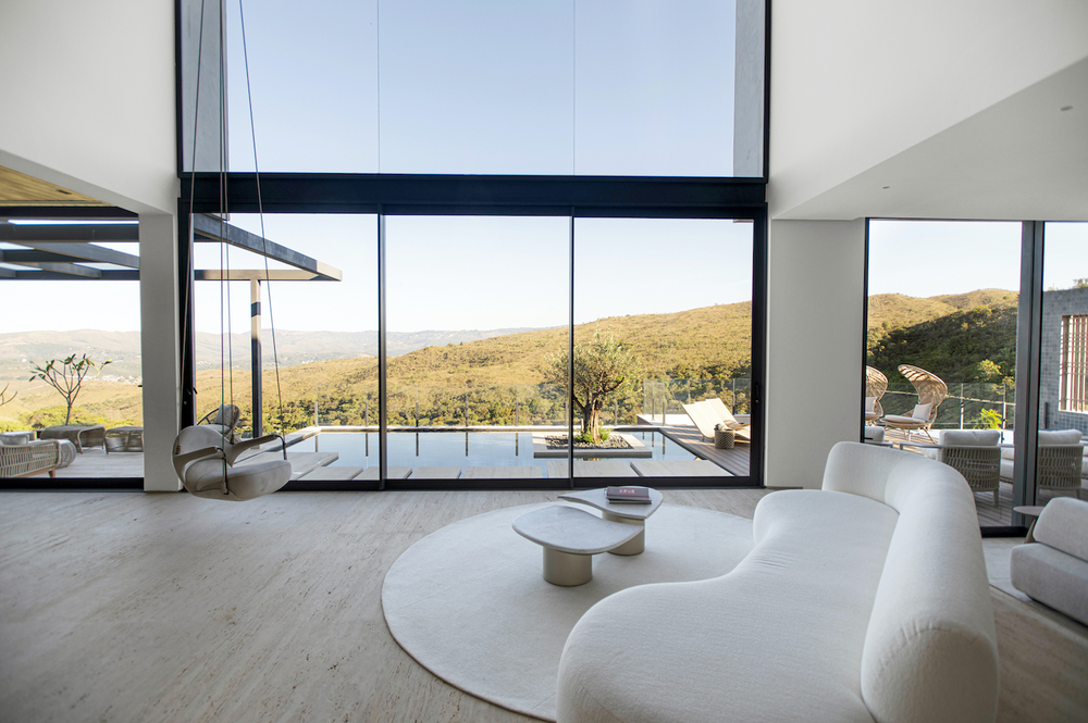 Bella Falconi mostra sua nova mansão em BH no alto das montanhas com ...