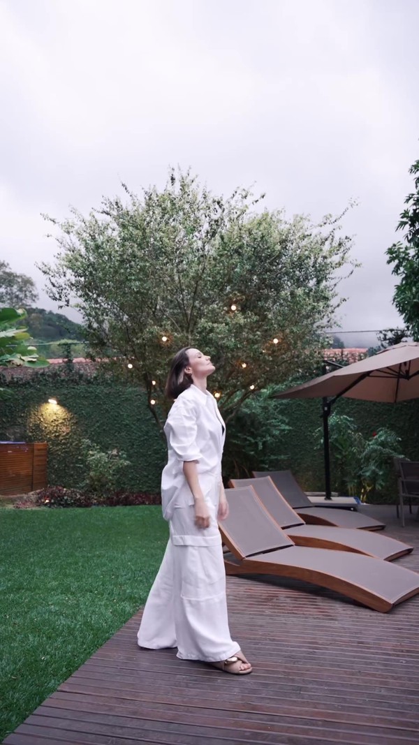 Romulo Estrela e Nilma Quariguasi mostram detalhes da área externa de ...