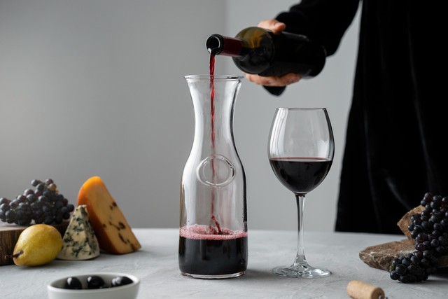 Decanter: o que é e qual sua função no universo do vinho