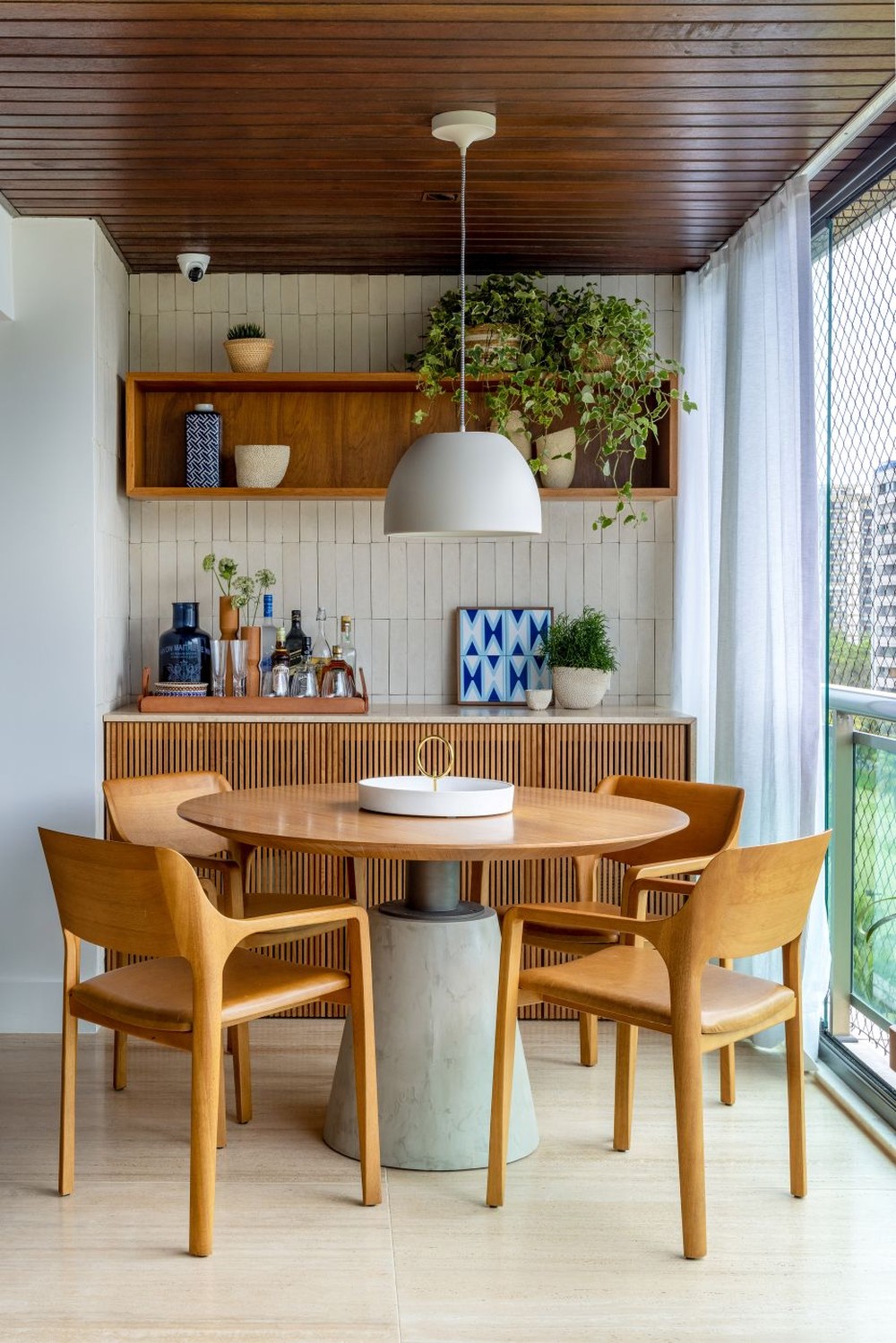 Forro de madeira: como escolher o ideal para sua casa + 20 inspirações ...