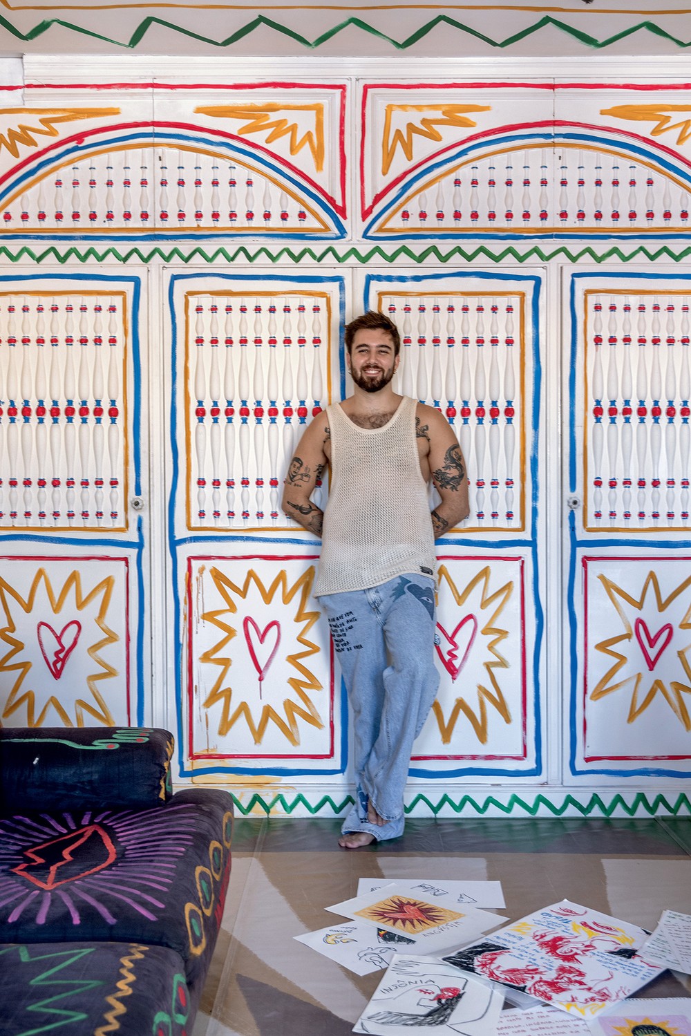 Cores e maximalismo marcam o apartamento do artista João Incerti no RJ ...