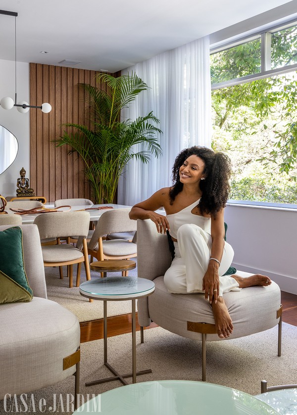 Sheron Menezzes mostra a decoração de seu apartamento de 220 m² no RJ