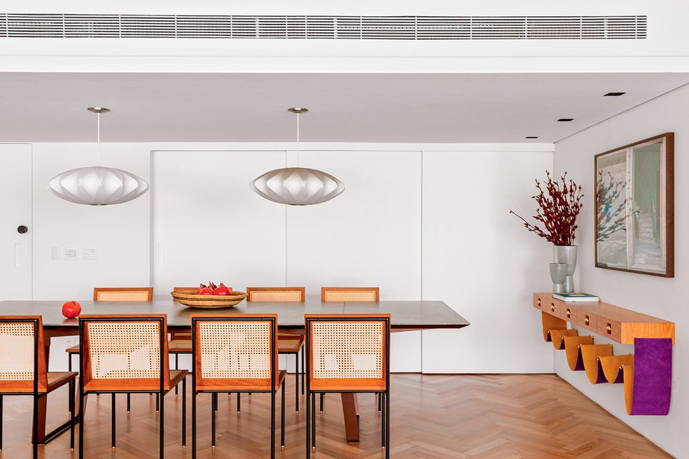 Reforma destaca laje nervurada de concreto aparente em apartamento ...