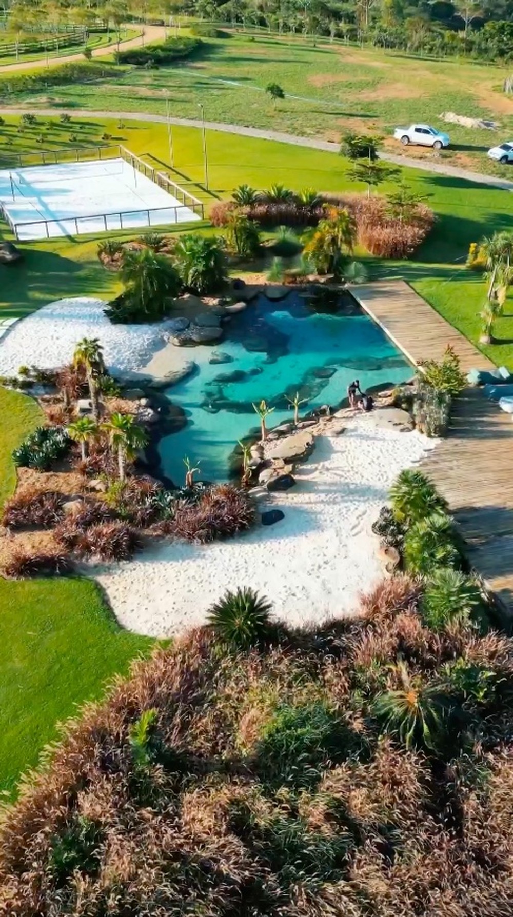 Bruno Gagliasso faz reforma no seu lago em rancho no interior do RJ e ...