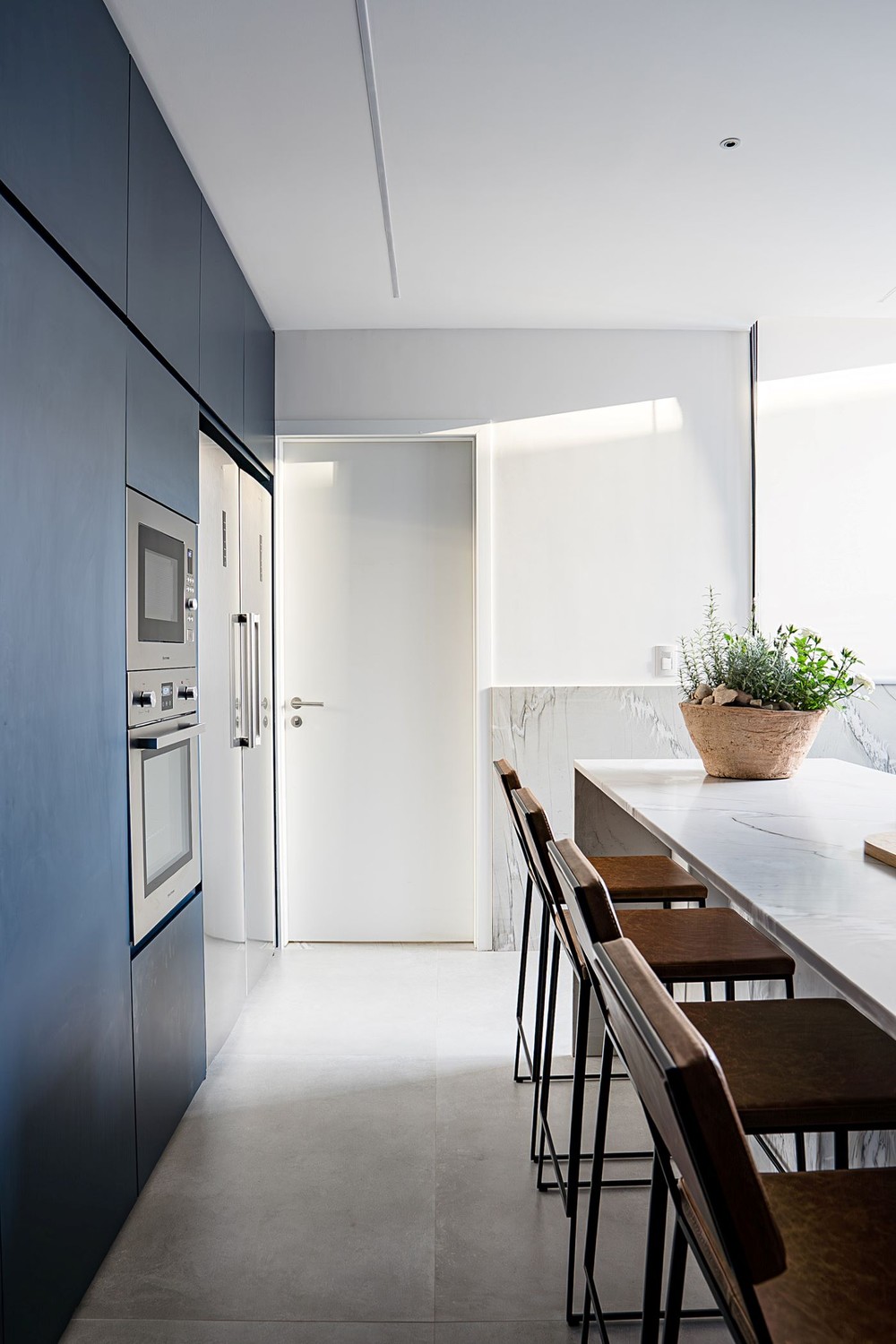 Cozinha azul: 46 ideias para transformar o ambiente com a cor