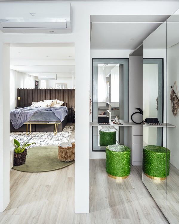 Suíte com closet: veja fotos e se inspire em ideias para fazer em casa