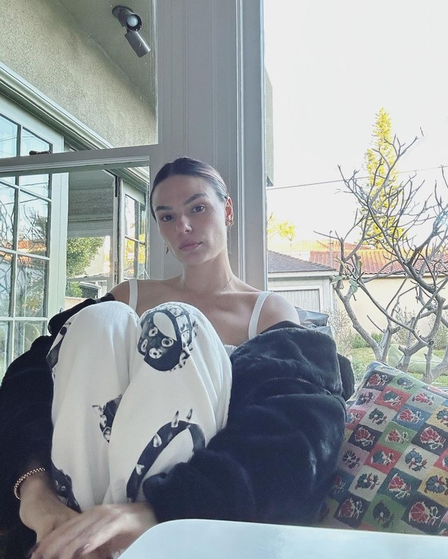 Morando nos EUA, Isis Valverde curte fim de semana em Los Angeles com o ...
