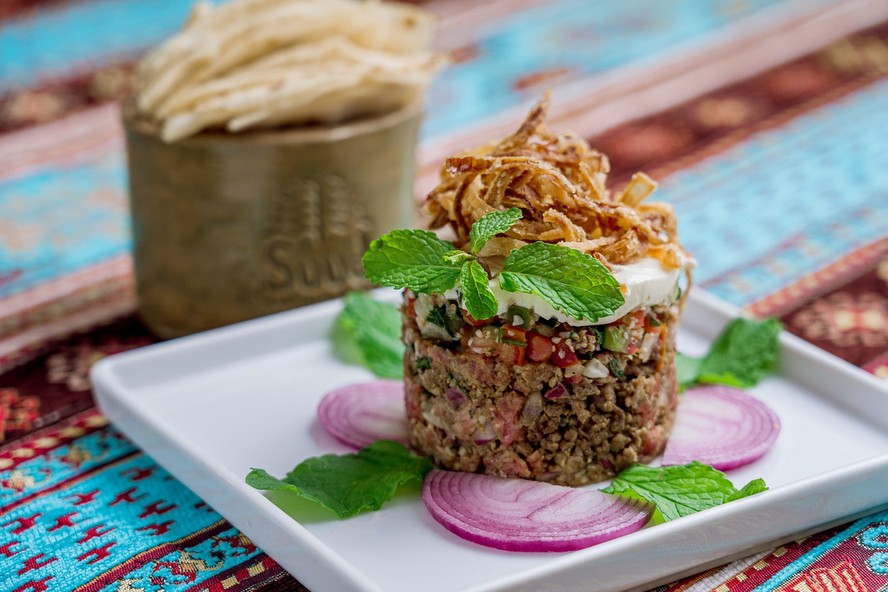 Receita de quibe cru com alcatra, coalhada seca e cebola frita ...